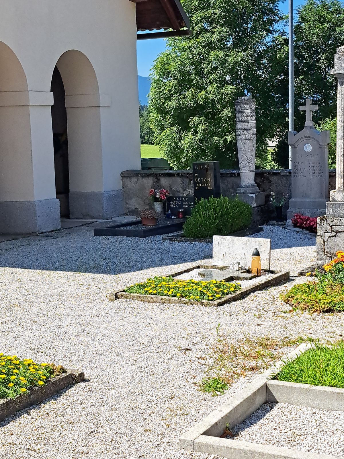 Snegulka Detoni | Slovenski grobovi